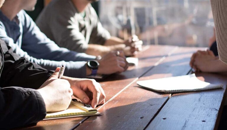 Apa Itu IT Support, Tugas, dan Perbedaannya dengan IT Staff - PT. EOS ...